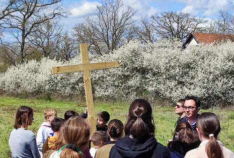 Chemin de croix du groupe scolaire - Paroisse Saint Joseph des bords de Loire